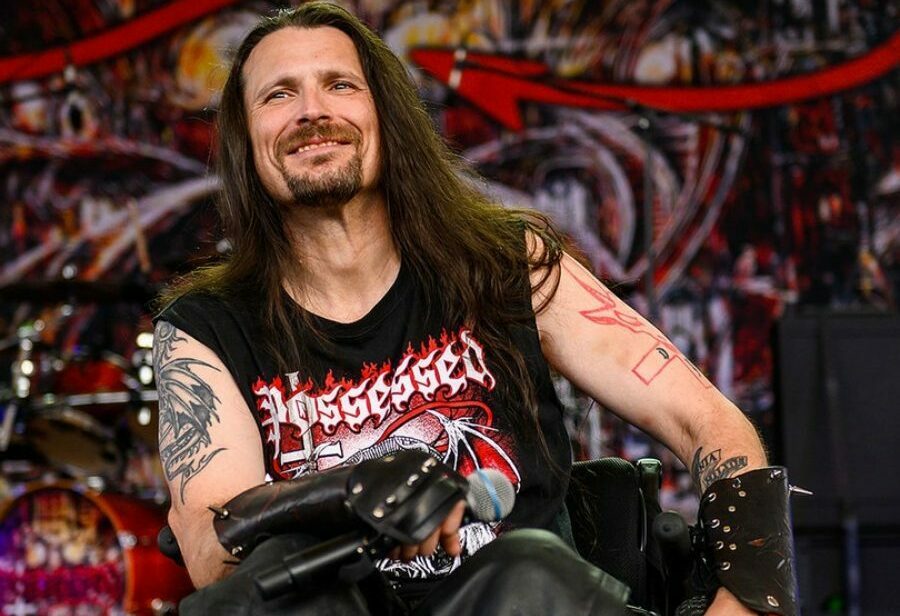 Possessed: Jeff Becerra torna a camminare dopo più di 30 anni, grazie ...