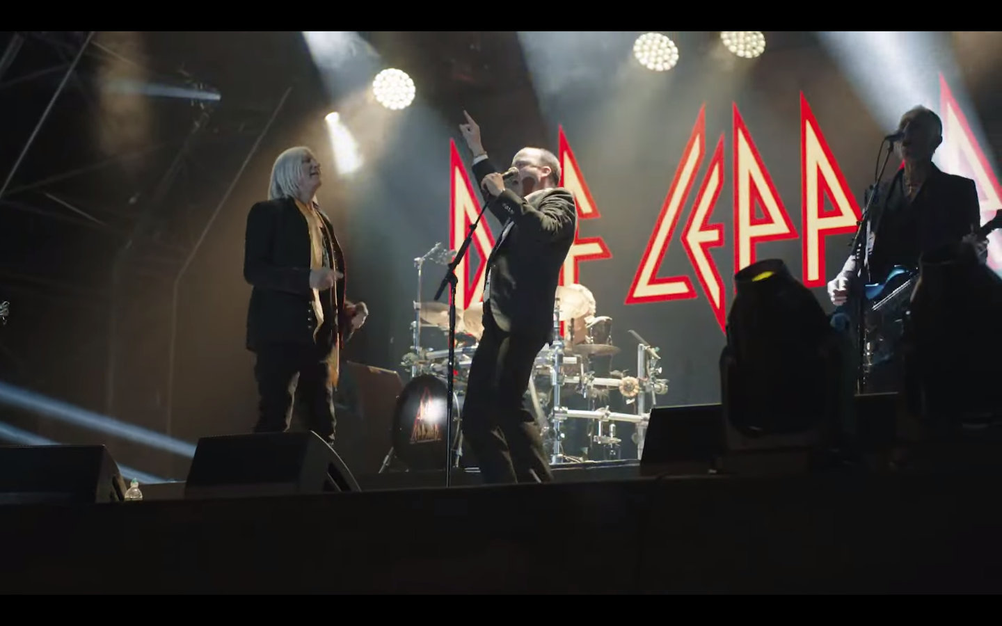 Def Leppard: sul nuovo film Netflix 'Bank Of Dave'; guarda il dietro le ...