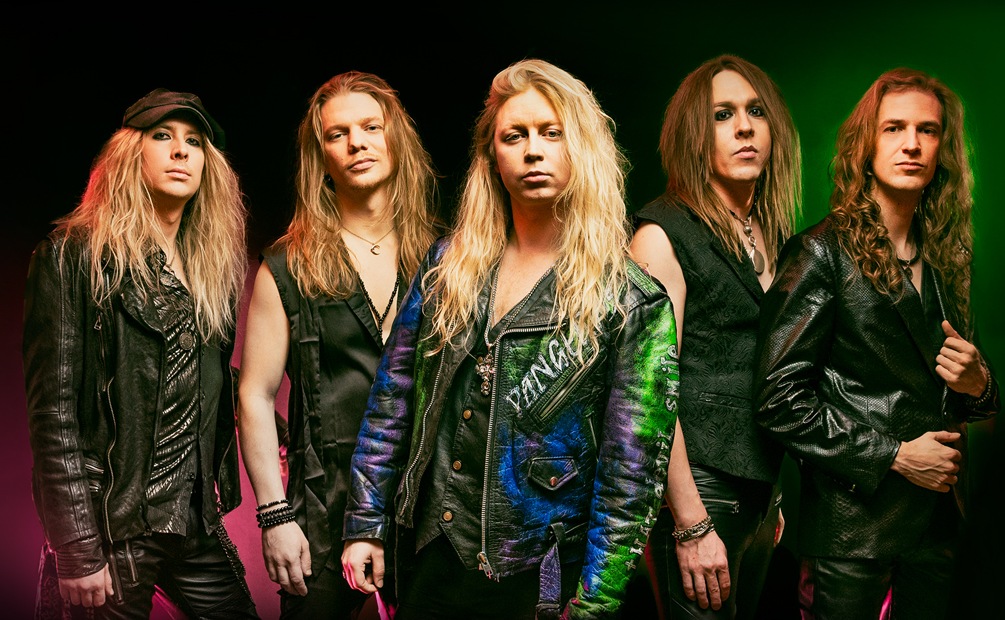 Shiraz Lane: pubblicato il video di "Plastic Heart" - truemetal.it